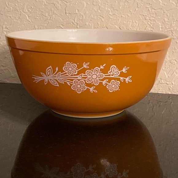 Pyrex | Kitchen | Vintage Pyrex 43 22 Qt Gold Butterfly Nesting ...